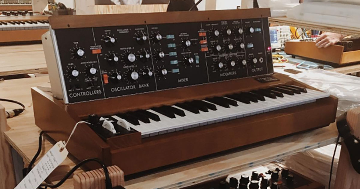Minimoogが遂に復刻！ 本日から開催される『Moogfest 2016』において、Minimoog Model Dのリイシュー・モデルが ...